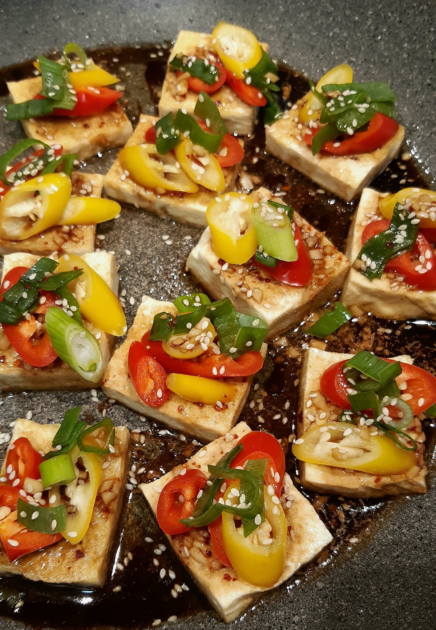 Dubu Jorim - Geschmorter und glasierter Tofu - MissSeoulFood